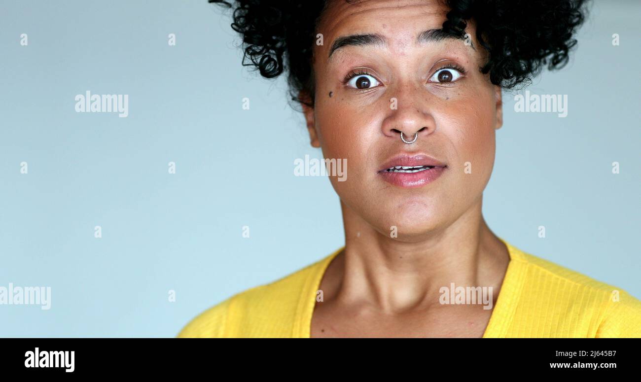 Black woman shock surprise reaction Stock Photo - Alamy