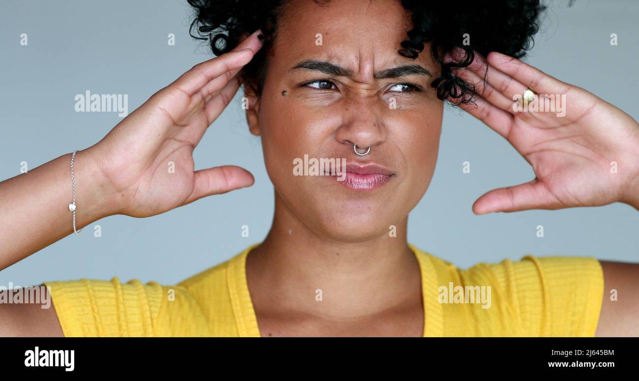 Black woman shaking head in negation Stock Photo - Alamy