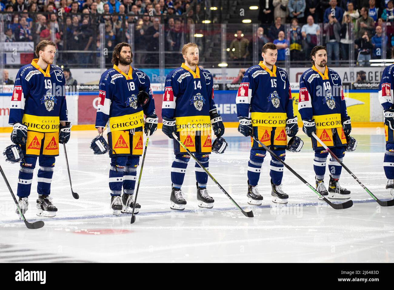 Niklas Hansson #19 (EV Zug), Dominik Schlumpf #18 (EV Zug), Livio ...