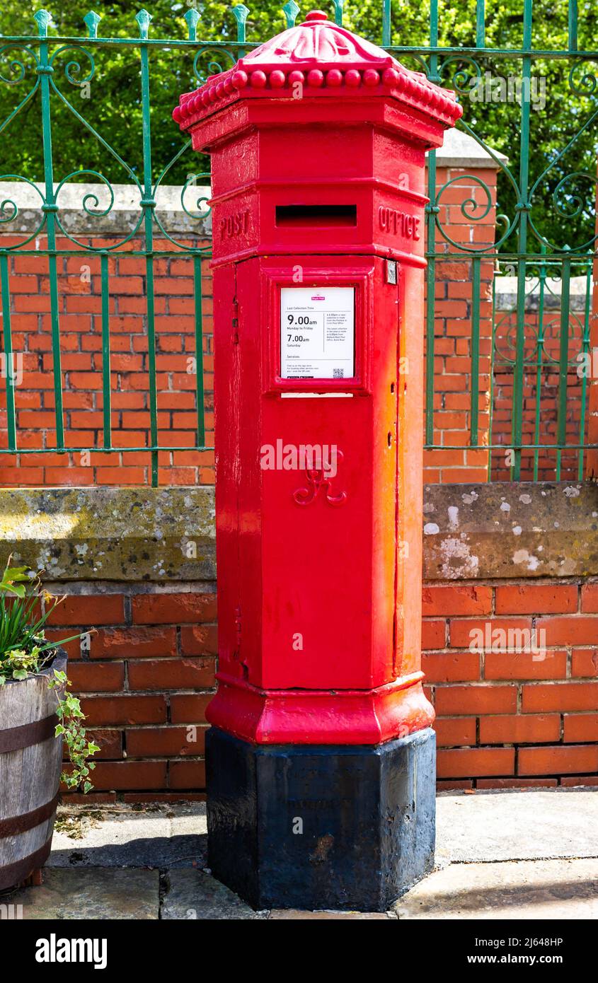 Victoria reign post box hi-res stock photography and images - Alamy