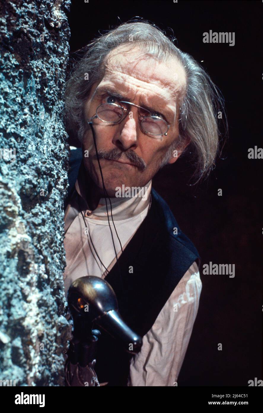El peter cushing hi-res stock photography and images - Alamy