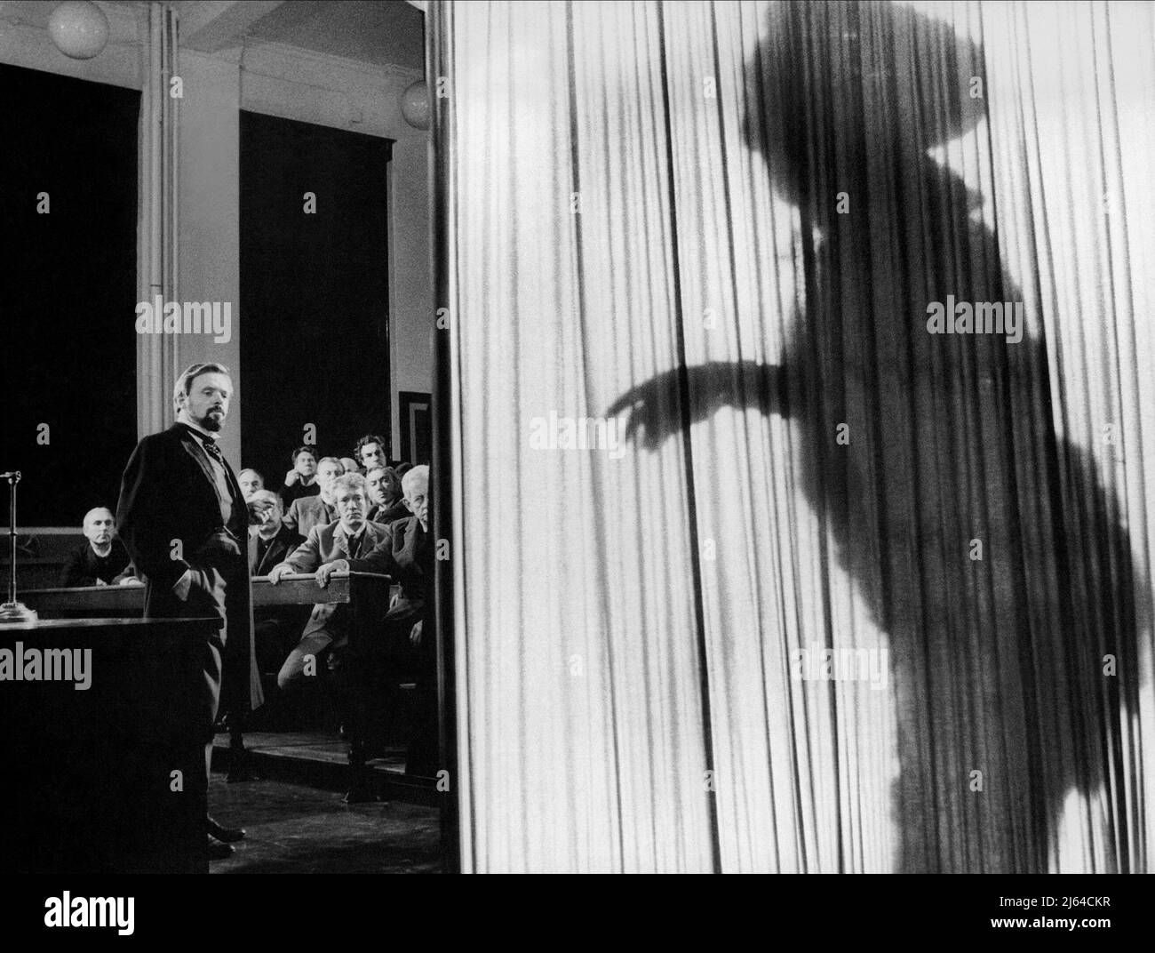 ANTHONY HOPKINS, JOHN HURT, THE ELEPHANT MAN, 1980 Stock Photo - Alamy