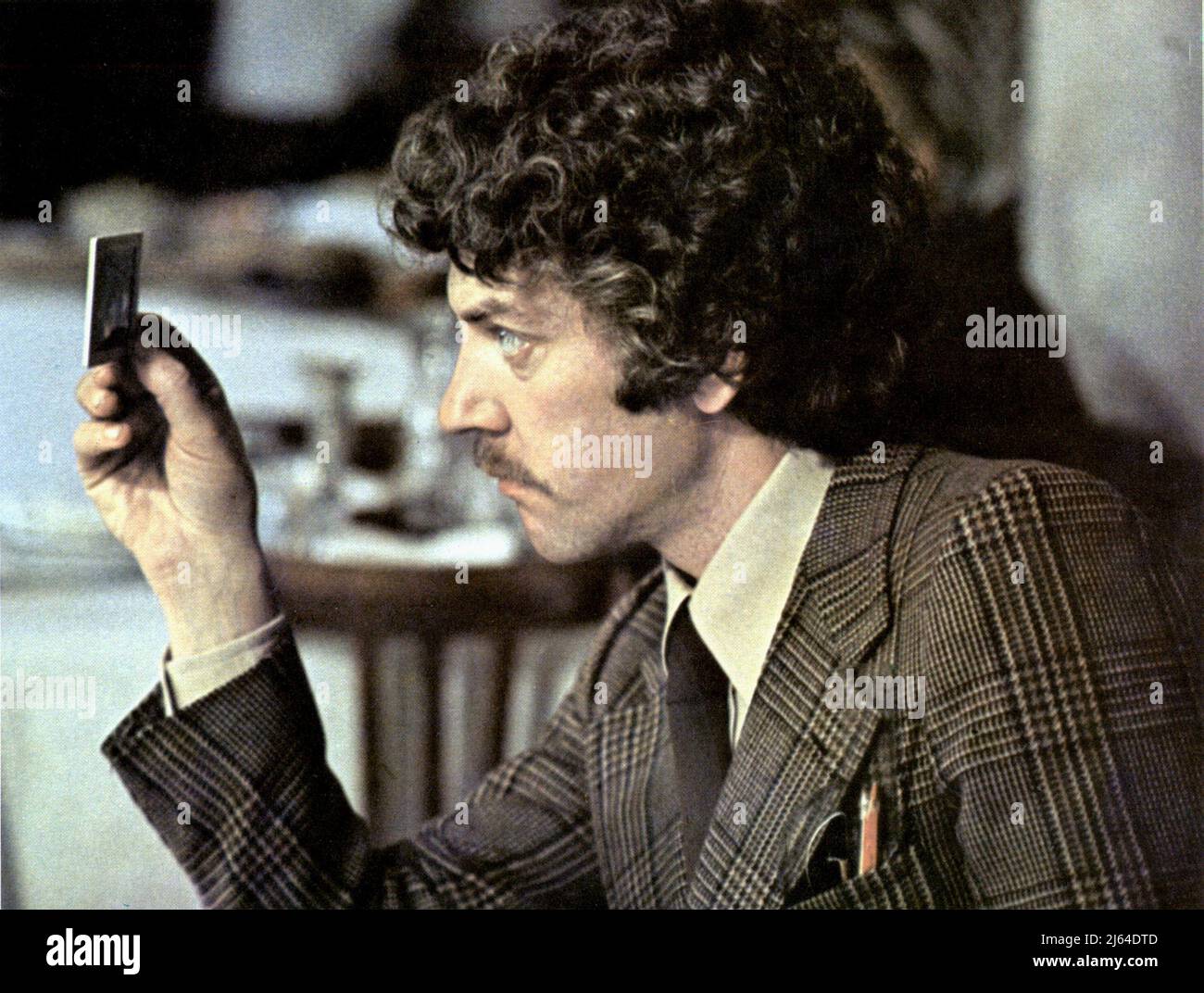 DONALD SUTHERLAND, DON'T LOOK NOW, 1973 Stock Photo - Alamy