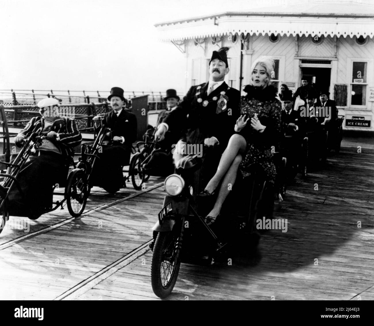 ROY KINNEAR, BRYAN PRINGLE, MARISA MELL, FRENCH DRESSING, 1964 Stock Photo - Alamy