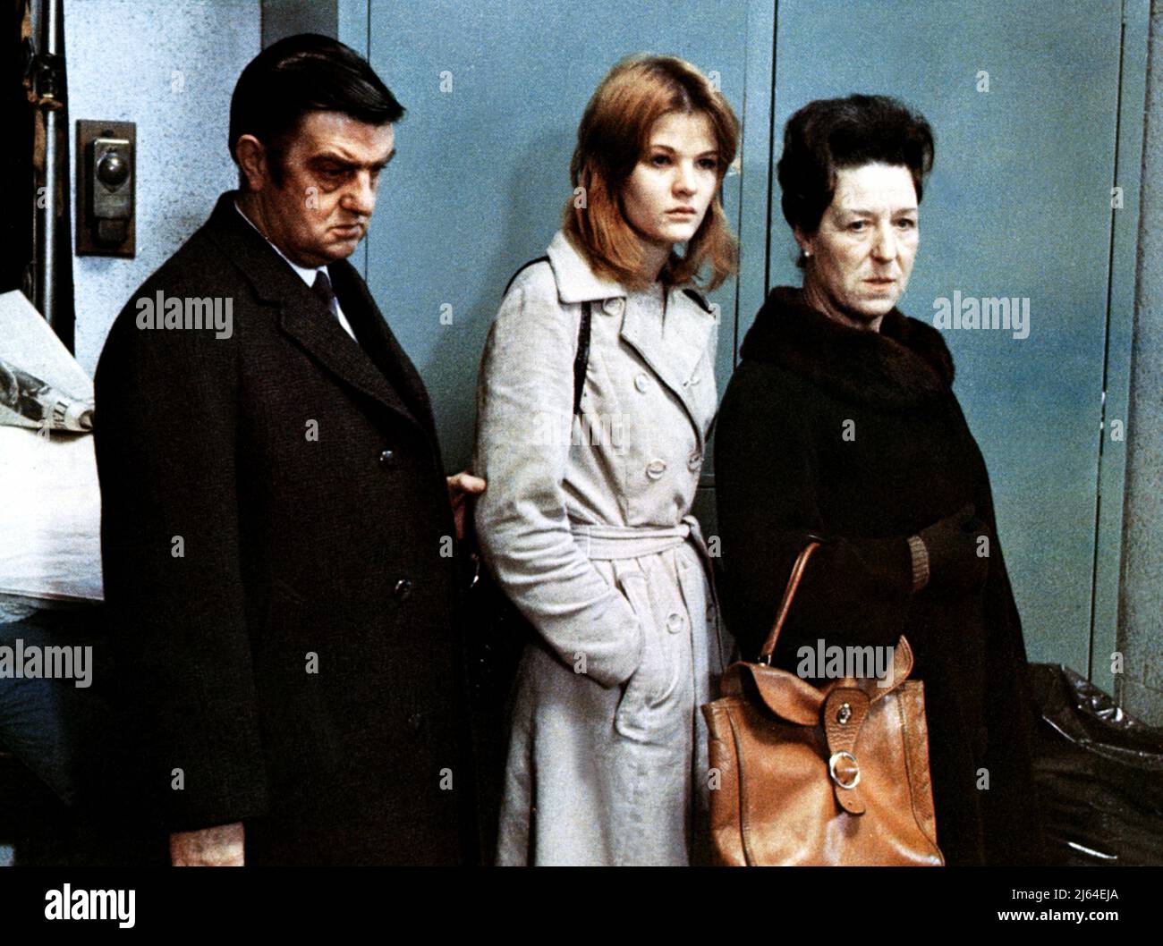 BILL DEAN, SANDY RATCLIFF, GRACE CAVE, FAMILY LIFE, 1971 Stock Photo ...