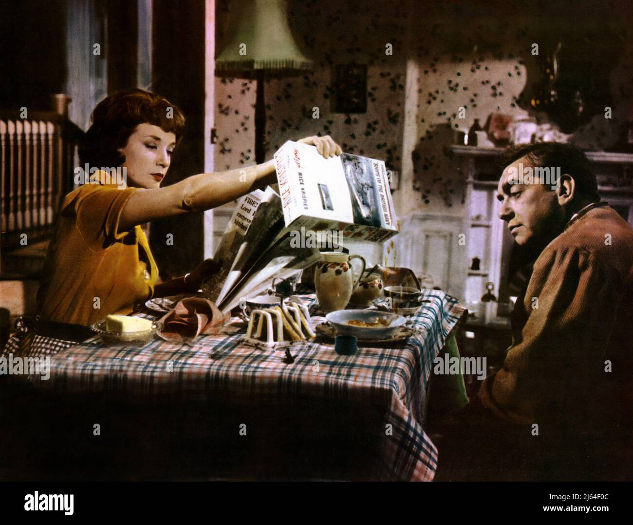 SYLVIA SYMS, TONY HANCOCK, THE PUNCH AND JUDY MAN, 1963 Stock Photo - Alamy