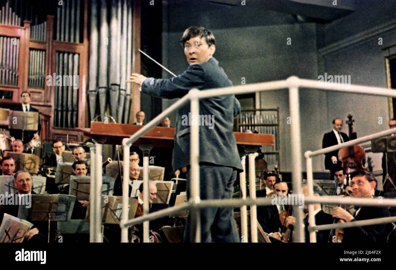 KENNETH WILLIAMS, RAISING THE WIND, 1961 Stock Photo - Alamy