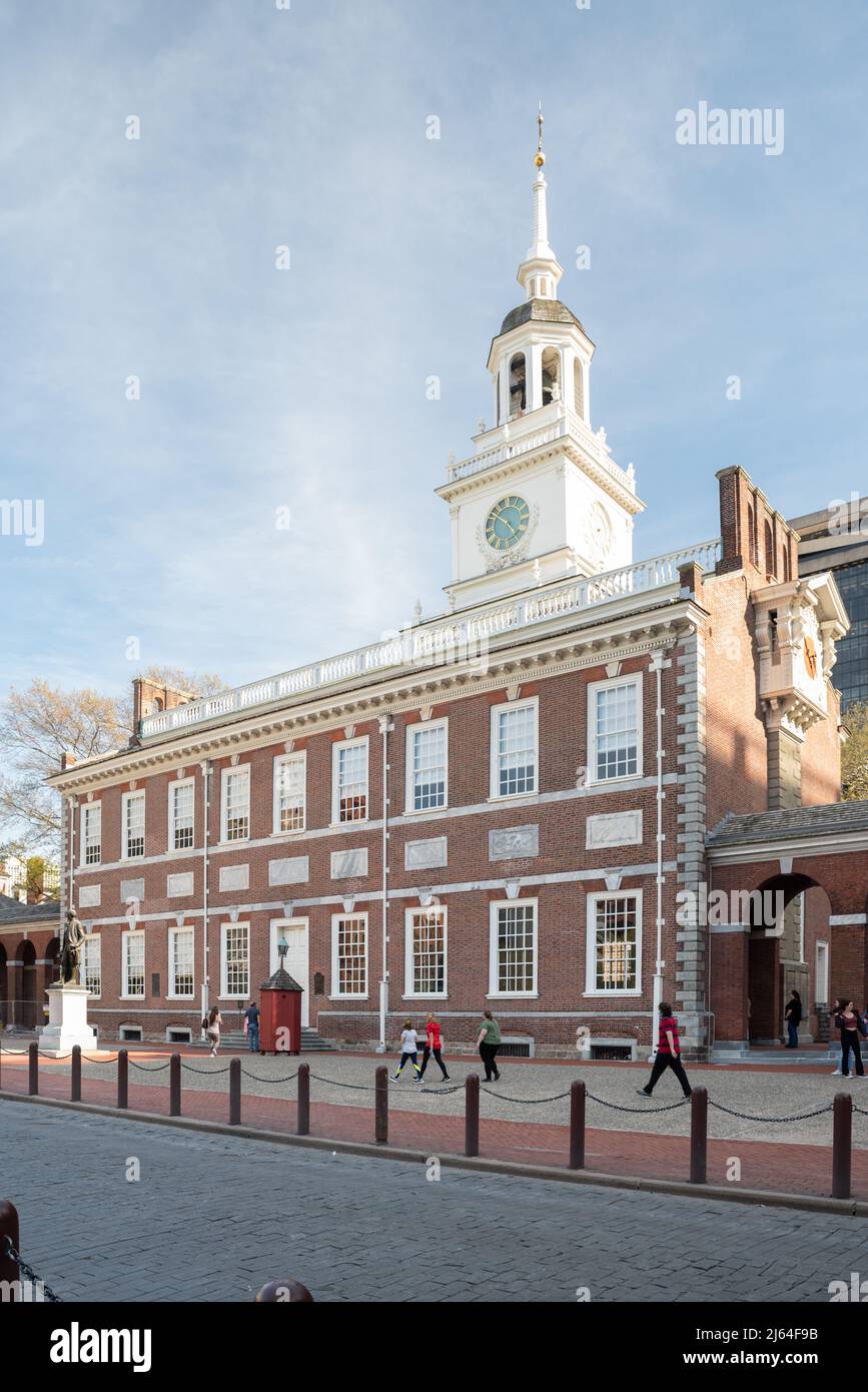 Independence hall clock tower hi-res stock photography and images - Alamy