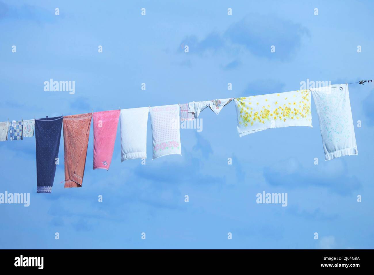 Old fashioned laundry line hi-res stock photography and images - Alamy