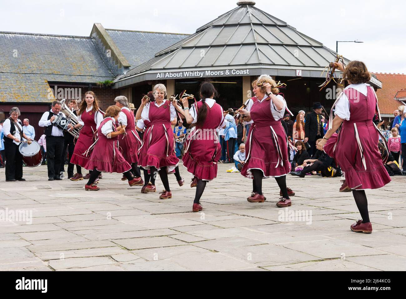 Chinewrde Morris Dancers at Whitby Folk Week Stock Photo - Alamy