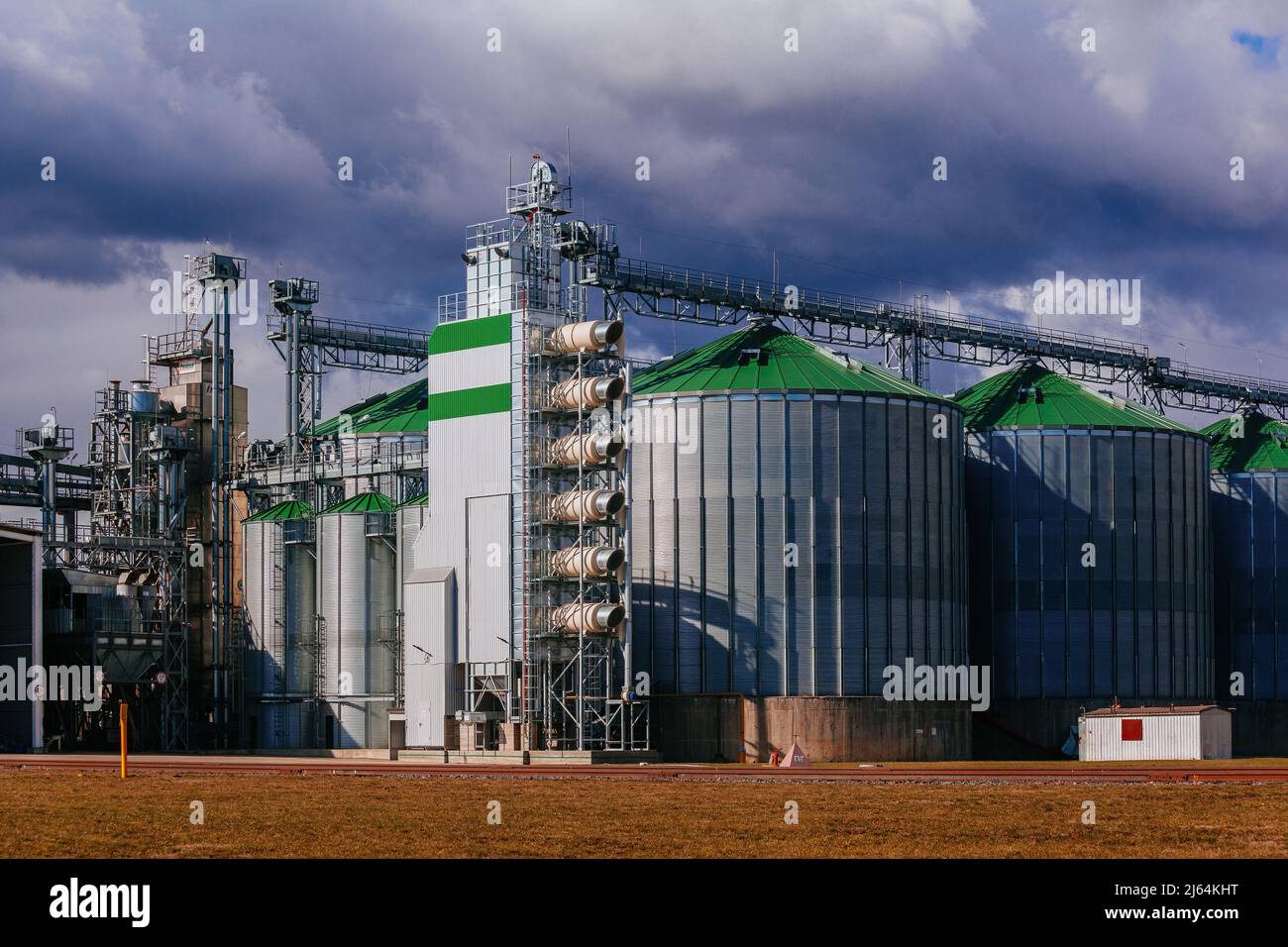 Modern agricultural grain drying complex and silos Stock Photo - Alamy
