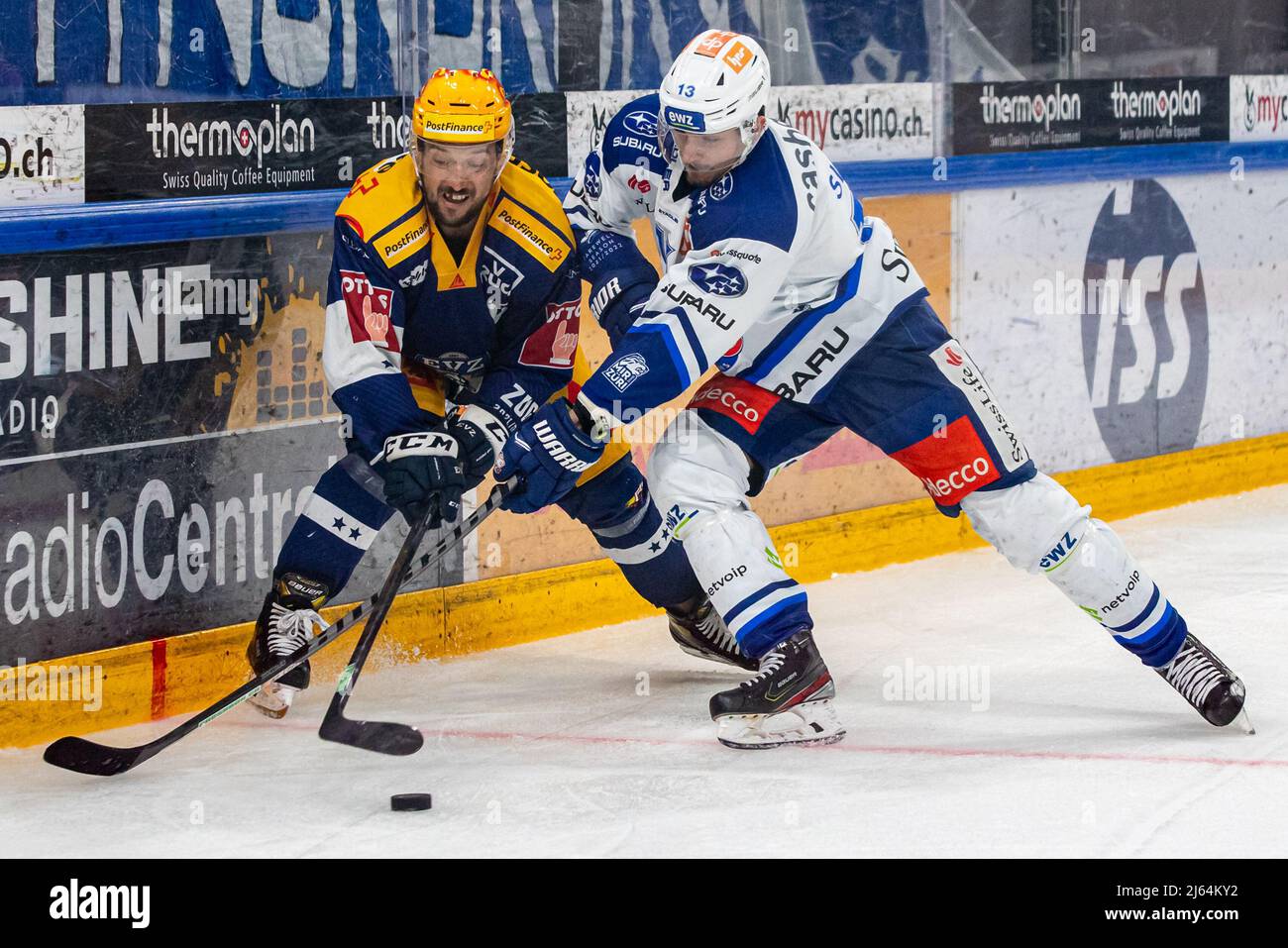 #13 Justin Sigrist (ZSC) handles PostFinance Top Scorer Jan Kovar #43 ...