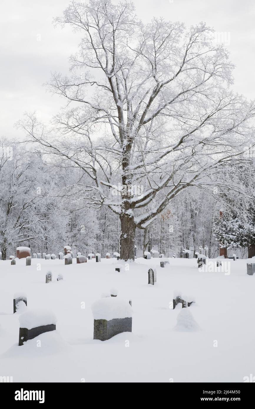 Cemetery in winter, Knowlton, Eastern Townships, Quebec, Canada Stock ...