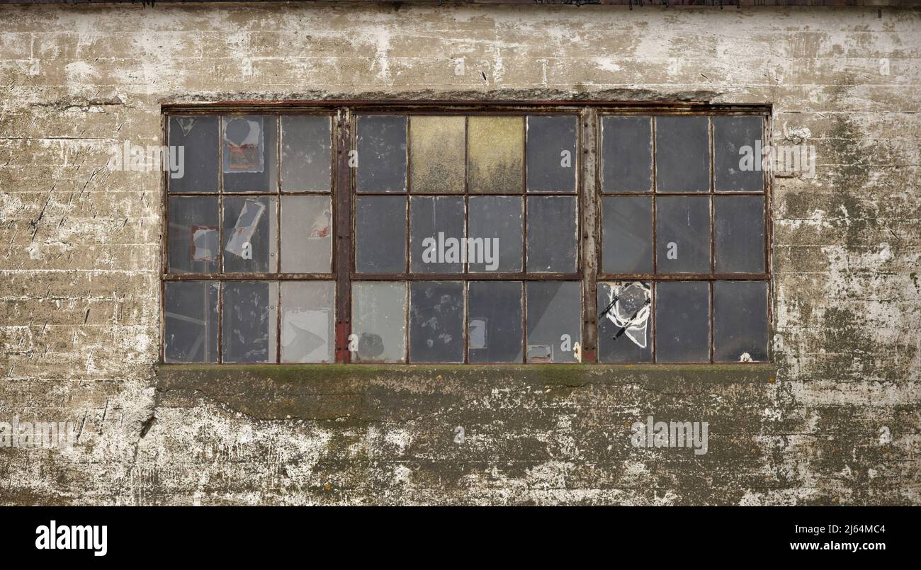 Old factory windows texture hi-res stock photography and images - Alamy
