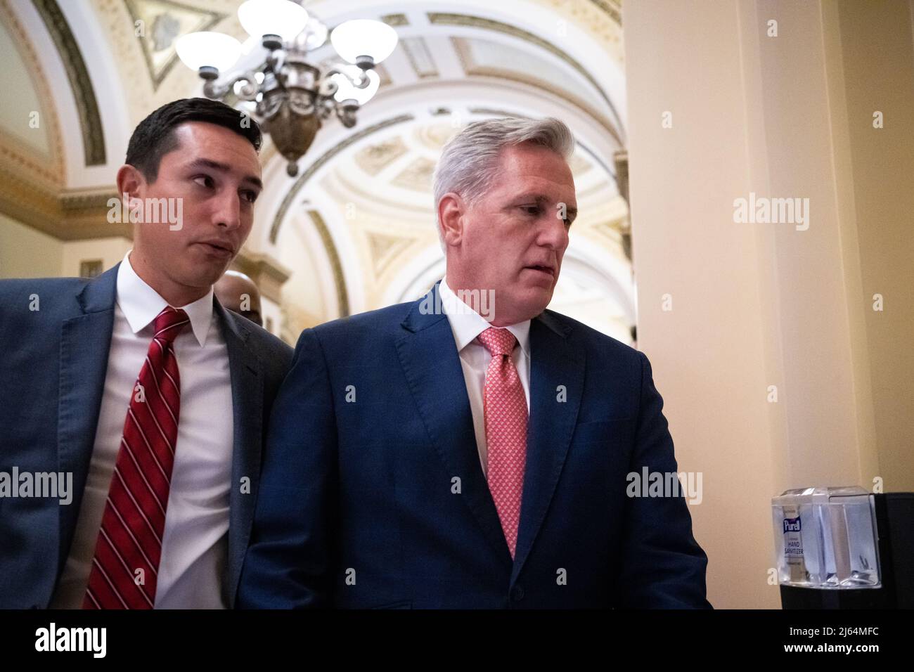 Representative Kevin McCarthy (R-CA), the House Minority Leader, walks ...