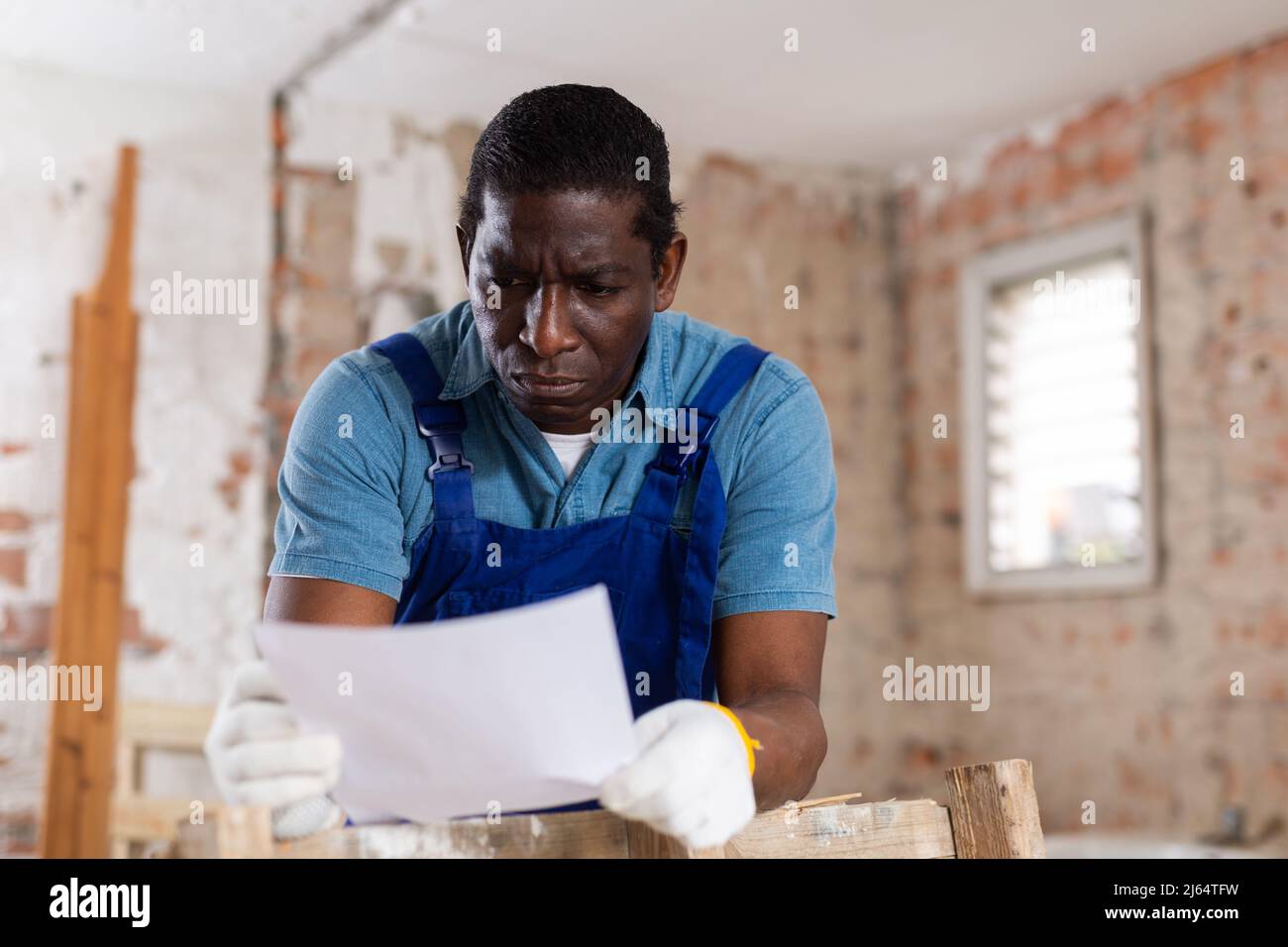 Construction site permits hi-res stock photography and images - Alamy
