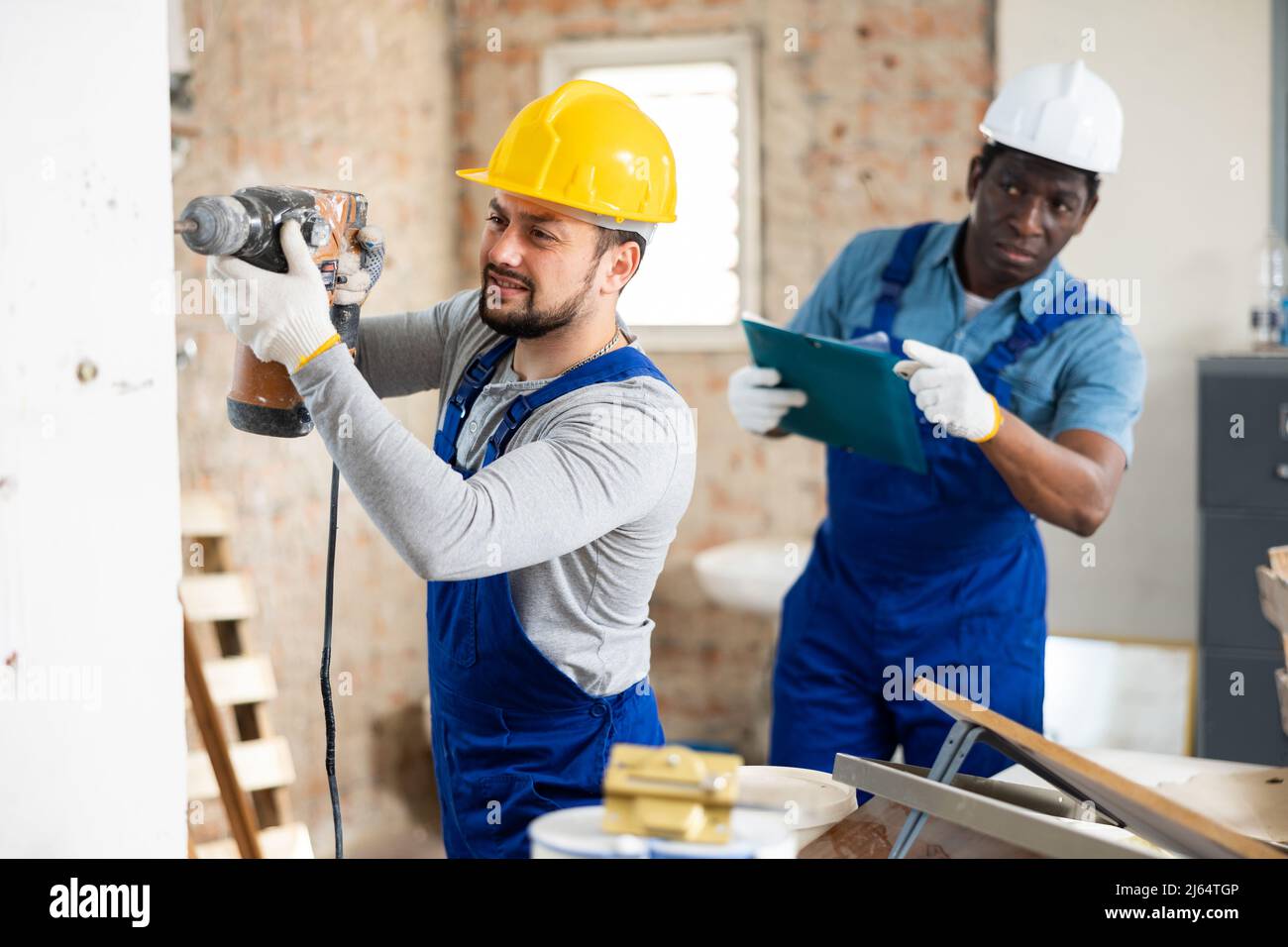 Confident builder posing on indoor construction site Stock Photo - Alamy