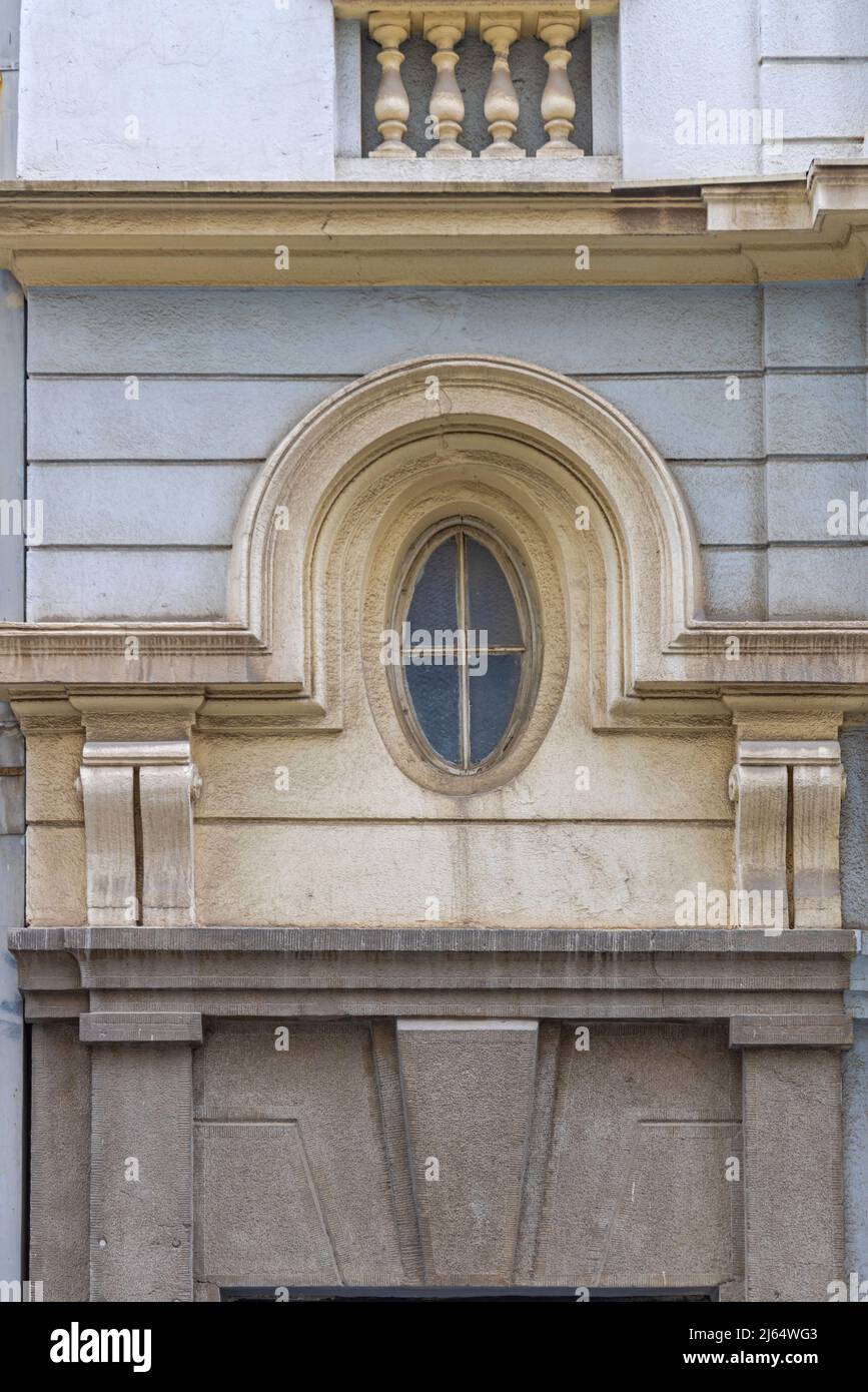 Vertical oval hi-res stock photography and images - Alamy