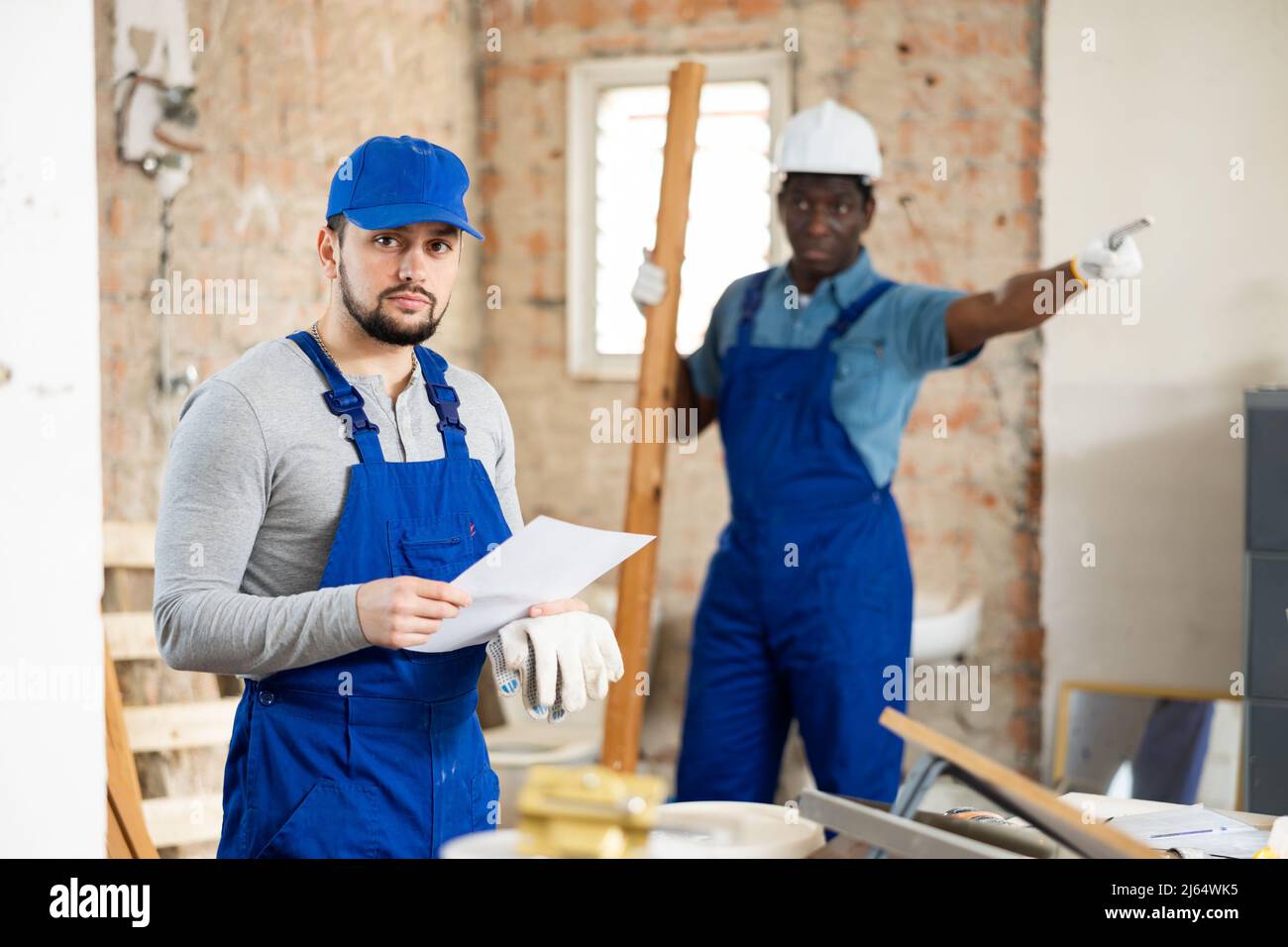 Portrait of frustrated builder holding dismissal letter Stock Photo - Alamy