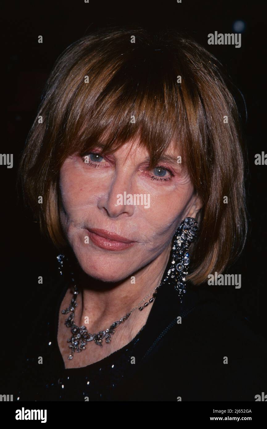 Lee Grant attends the premiere of "Dr. T and the Women" at the Ziegfeld ...