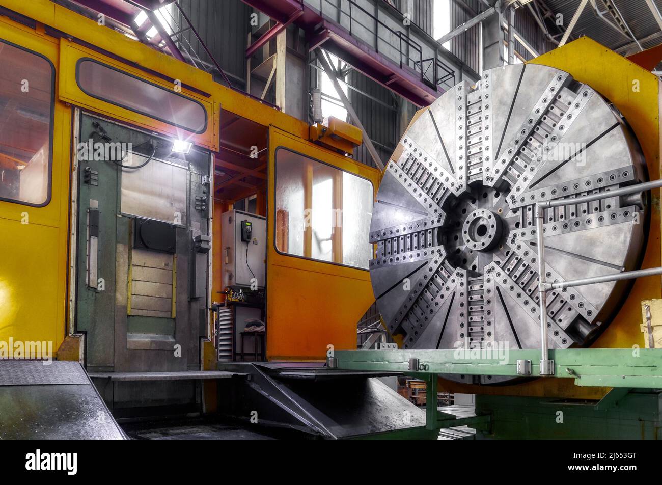 Heavy horizontal lathe for large parts Stock Photo - Alamy