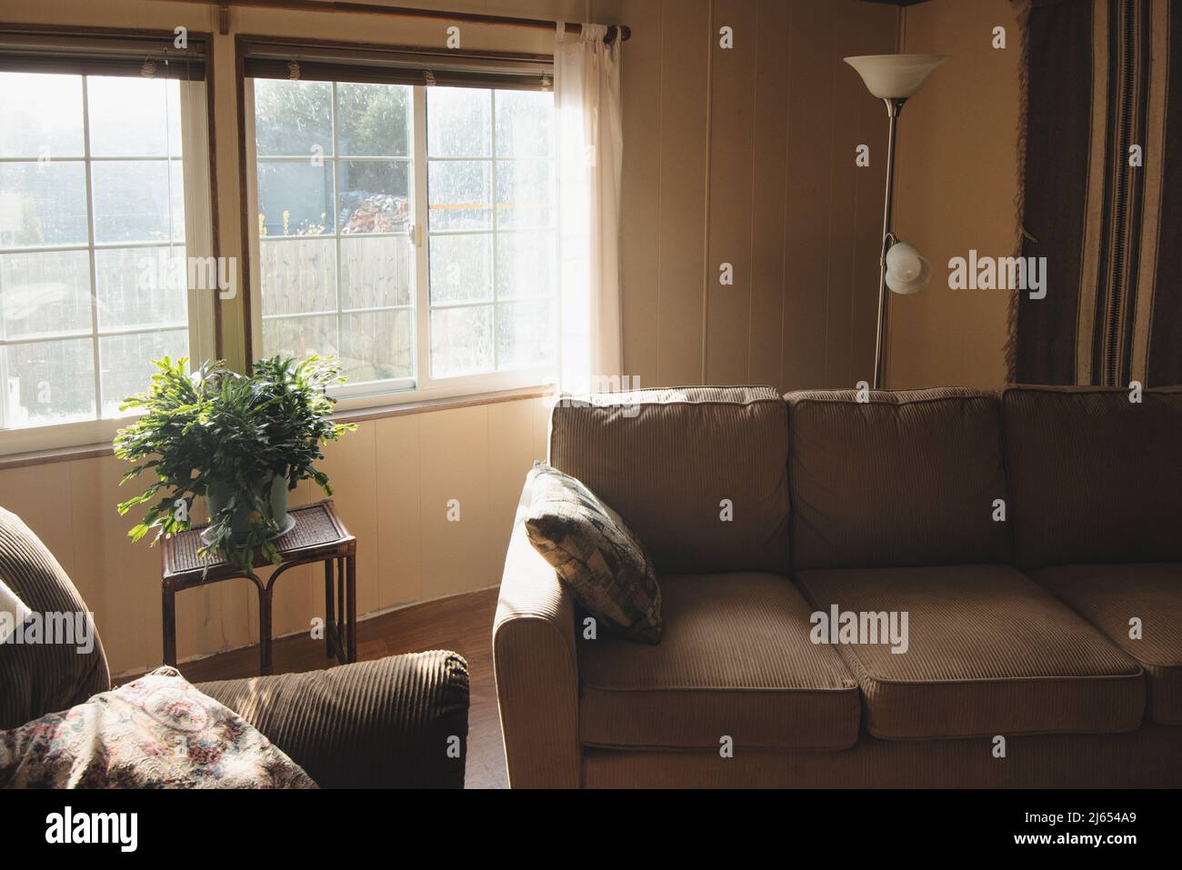 Empty couch hi-res stock photography and images - Alamy