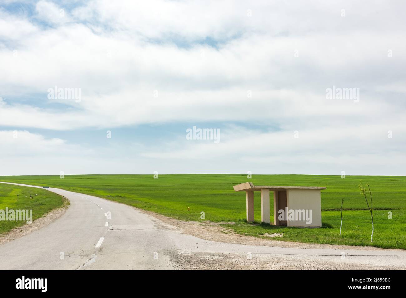 Bus stop rural hi-res stock photography and images - Alamy