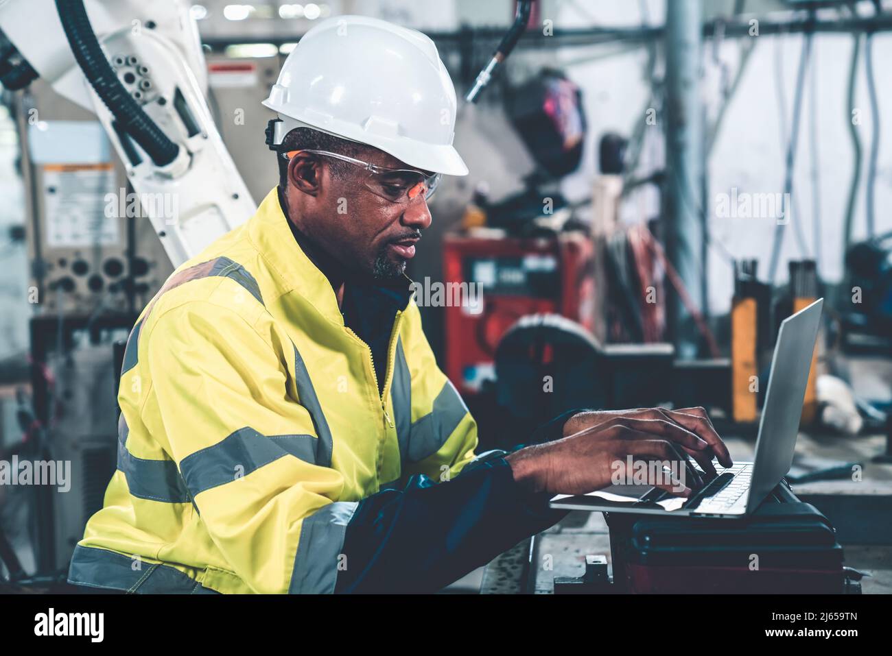 Industrial worker computer training hi-res stock photography and images ...