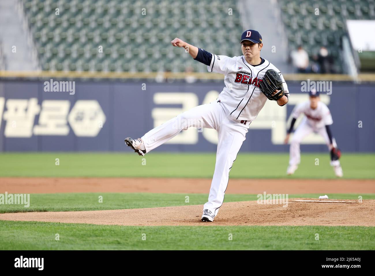 28th Apr, 2022. Baseball: NC Dinos vs. Doosan Bears Doosan Bears ...