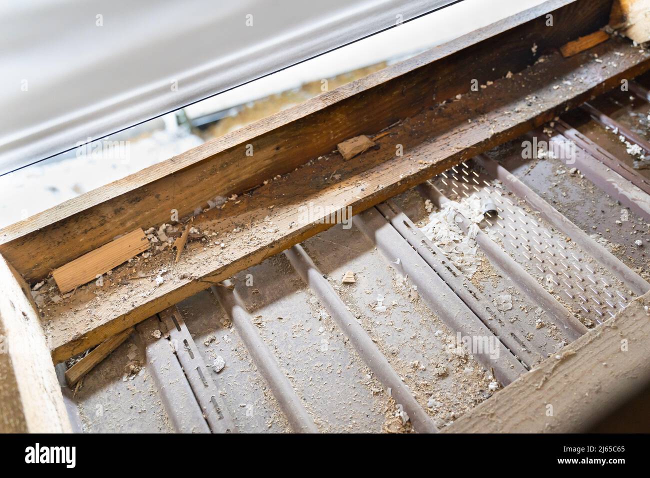 Metal roof lining hi-res stock photography and images - Alamy