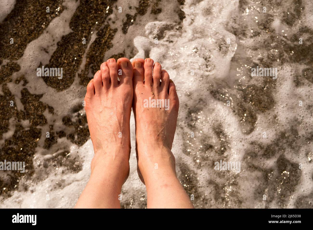 Wet feet sea hi-res stock photography and images - Alamy