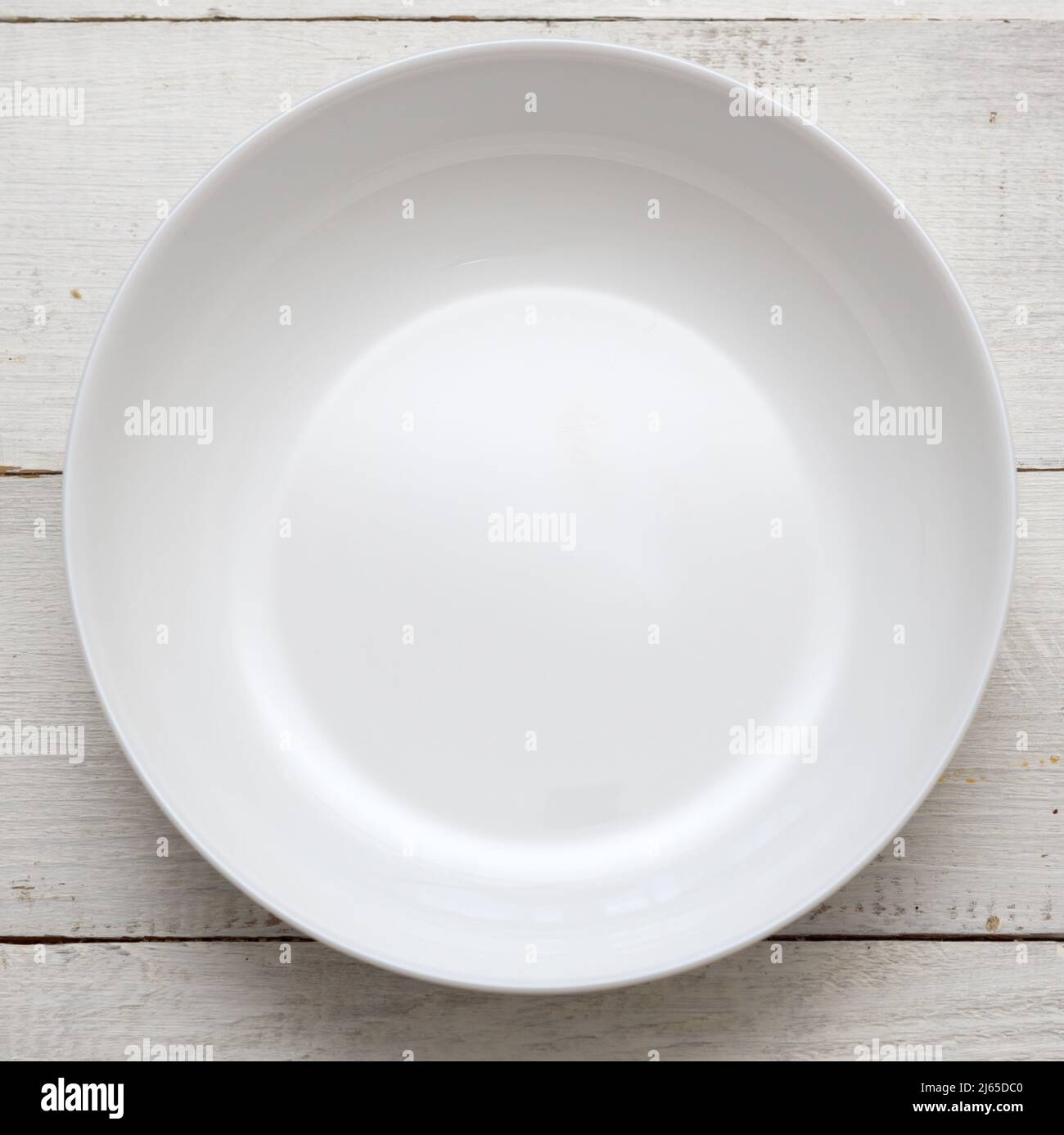 Top view of white empty plate Stock Photo - Alamy