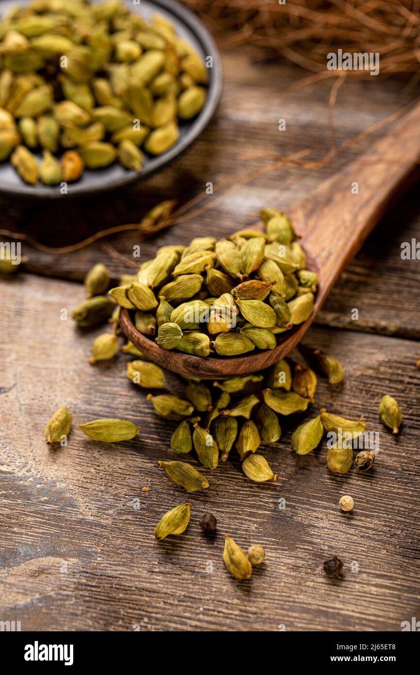 Cardamom seed hi-res stock photography and images - Alamy