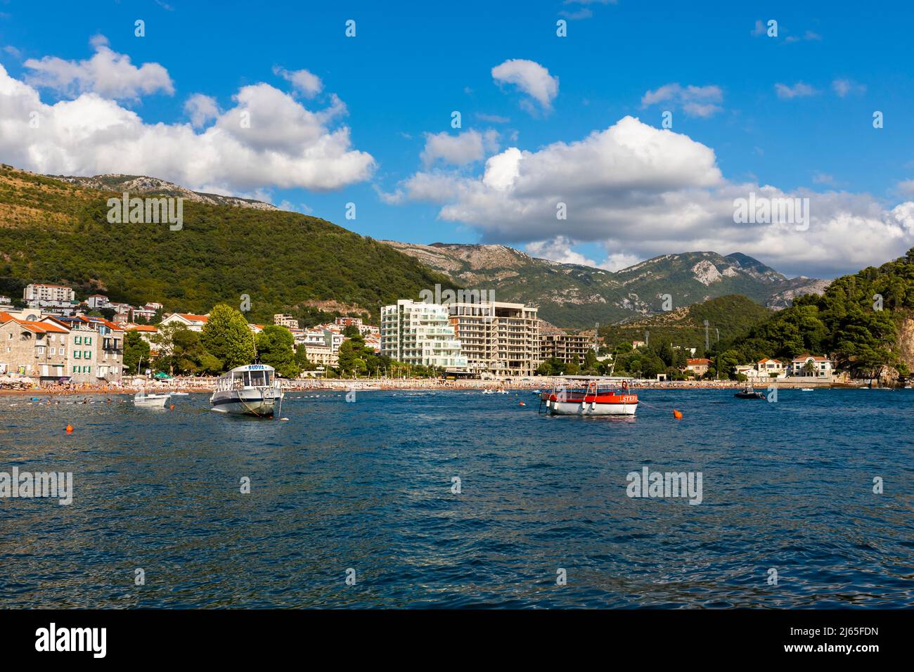 Petrovac, Montenegro, 29. august 2021: Boats in harbour in town ...
