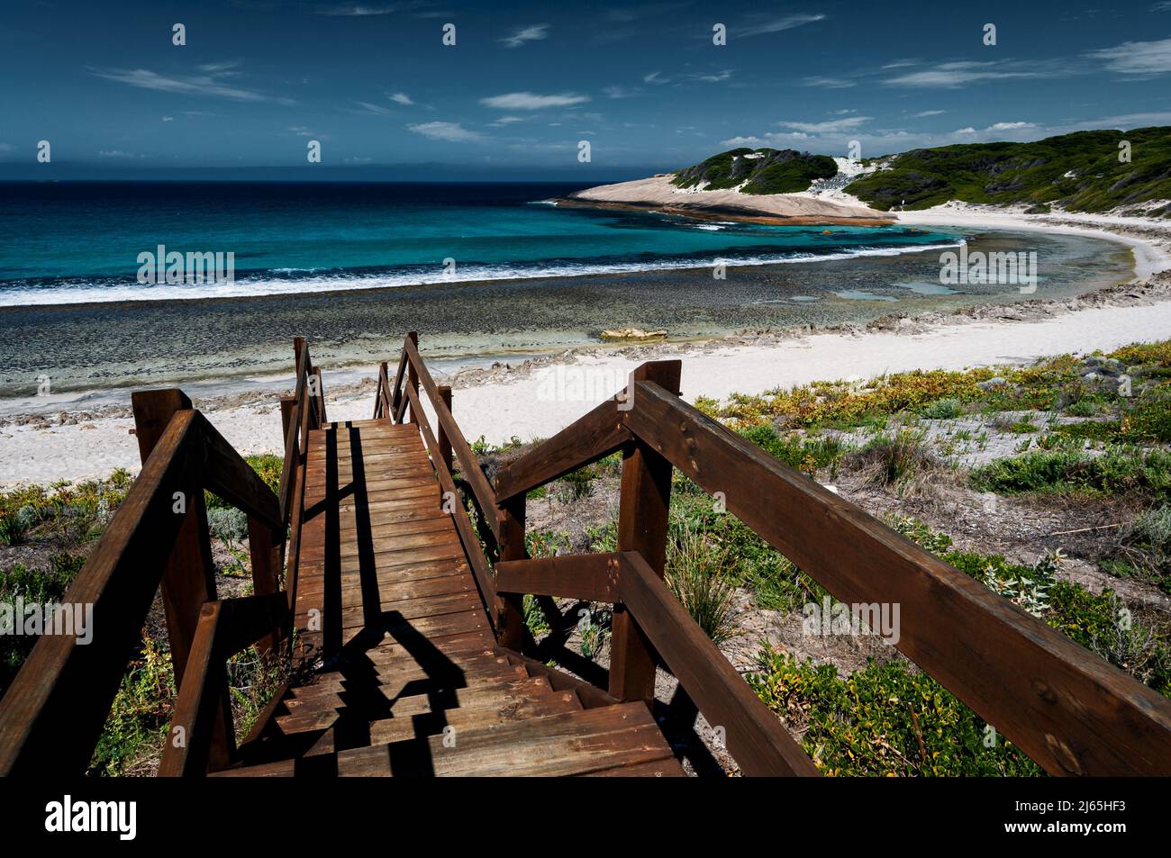 Steps down to the beautiful Salmon Beach in Esperance Stock Photo - Alamy
