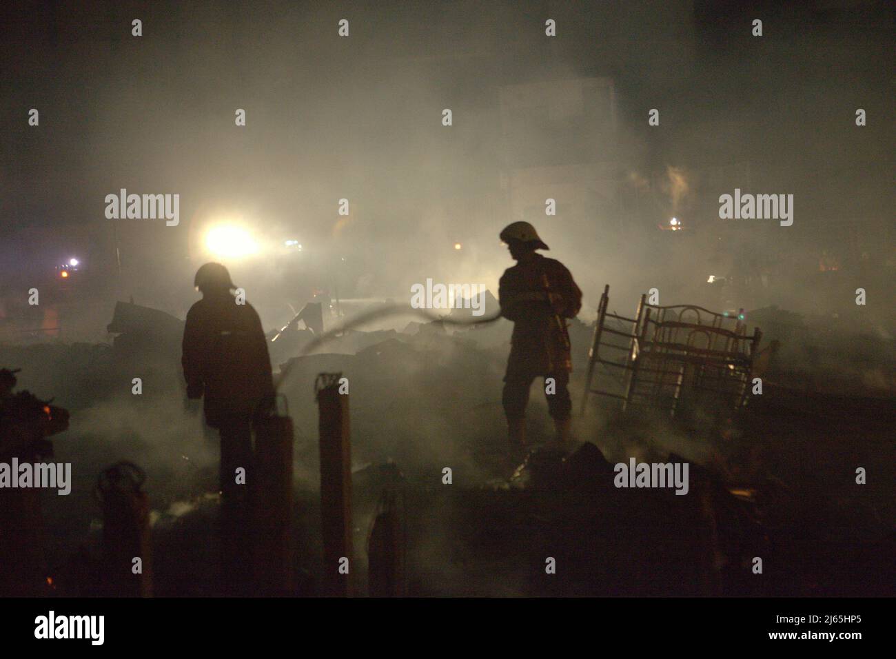 Firefighting cooling phase hi-res stock photography and images - Alamy