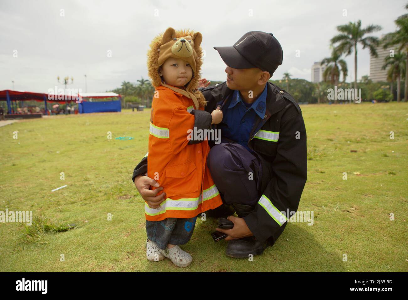 A member of Jakarta's firefighting squad having fun with his daughter ...