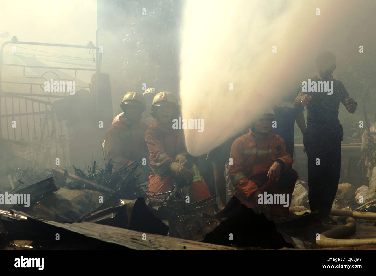 Firefighting cooling phase hi-res stock photography and images - Alamy