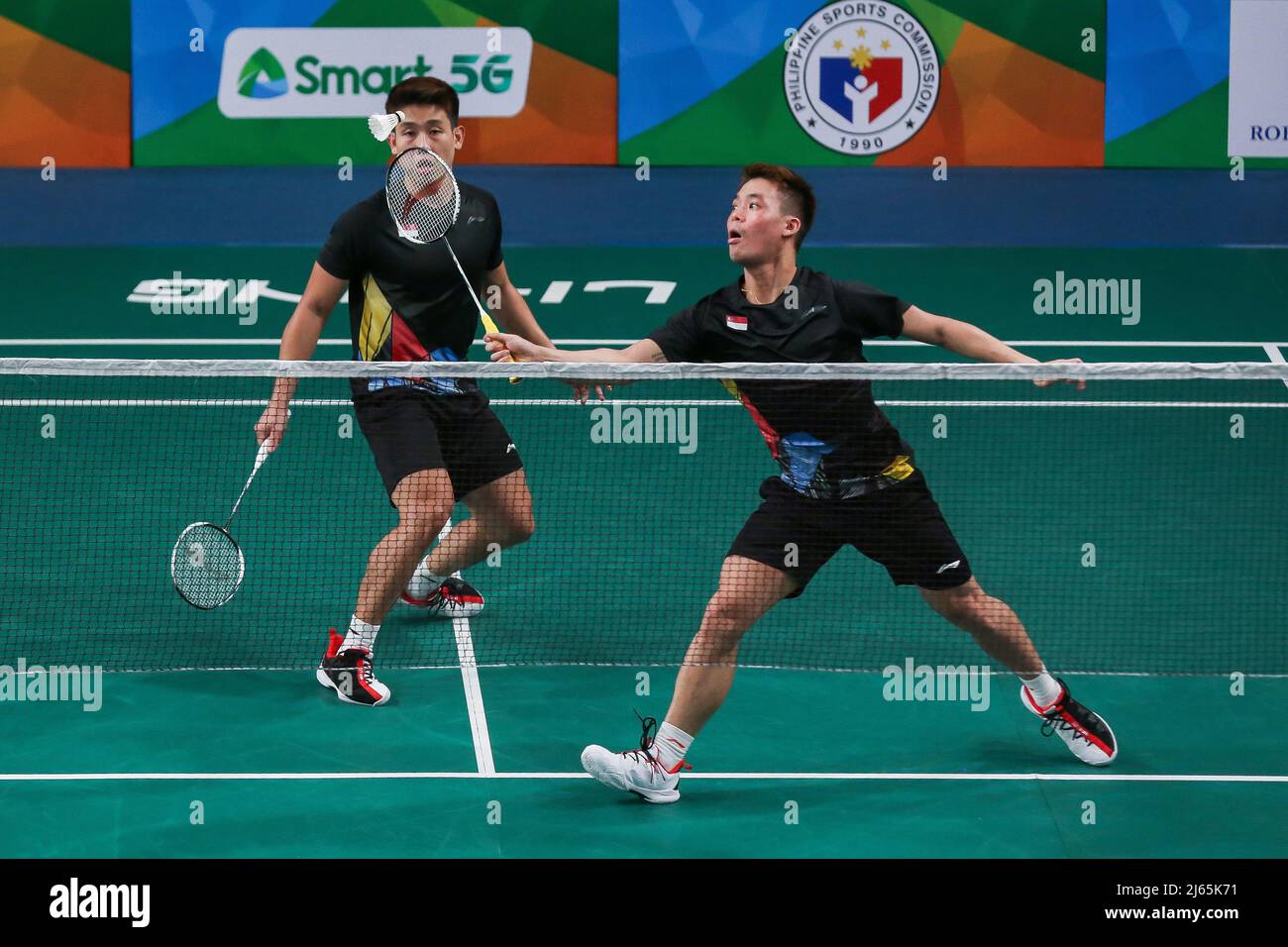 Manila, Philippines. 28th Apr, 2022. Hee Yong Kai Terry (R)/Loh Kean ...