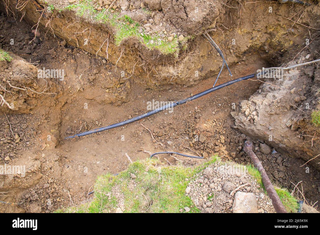 damaged underground cables when digging, snapped, broken power line ...