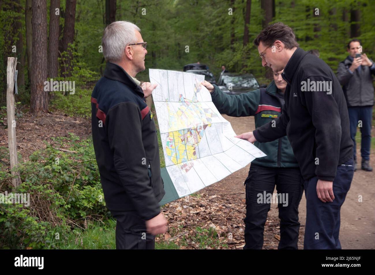 Bonn, Deutschland. 26th Apr, 2022. from left: Stefan SCHUETTE, Schutte ...
