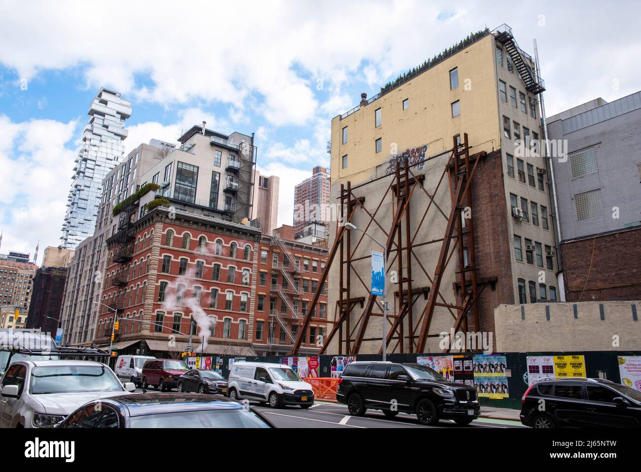 Building on Broadway in Manhattan New York City, USA Stock Photo - Alamy