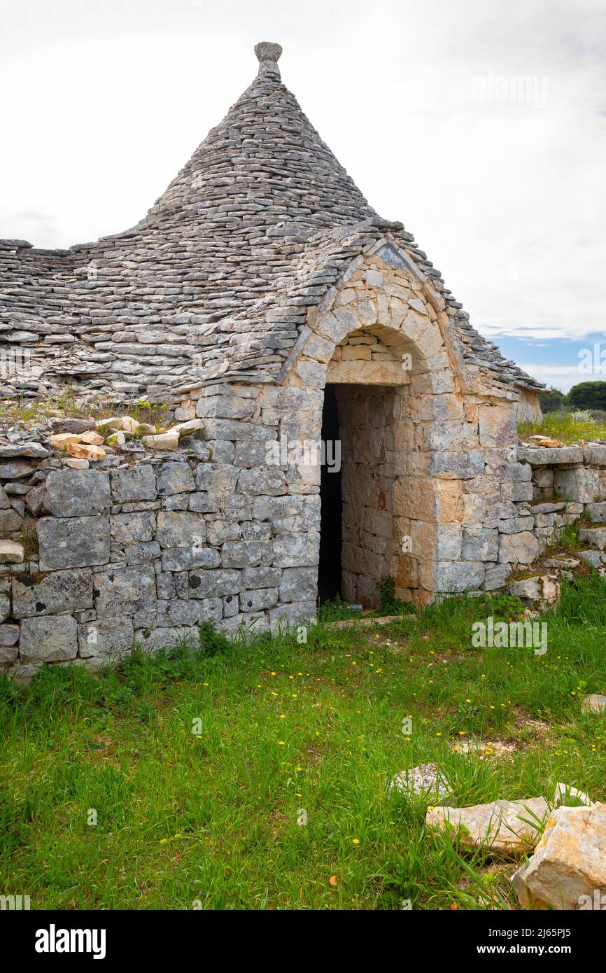 Corbelled huts hi-res stock photography and images - Alamy