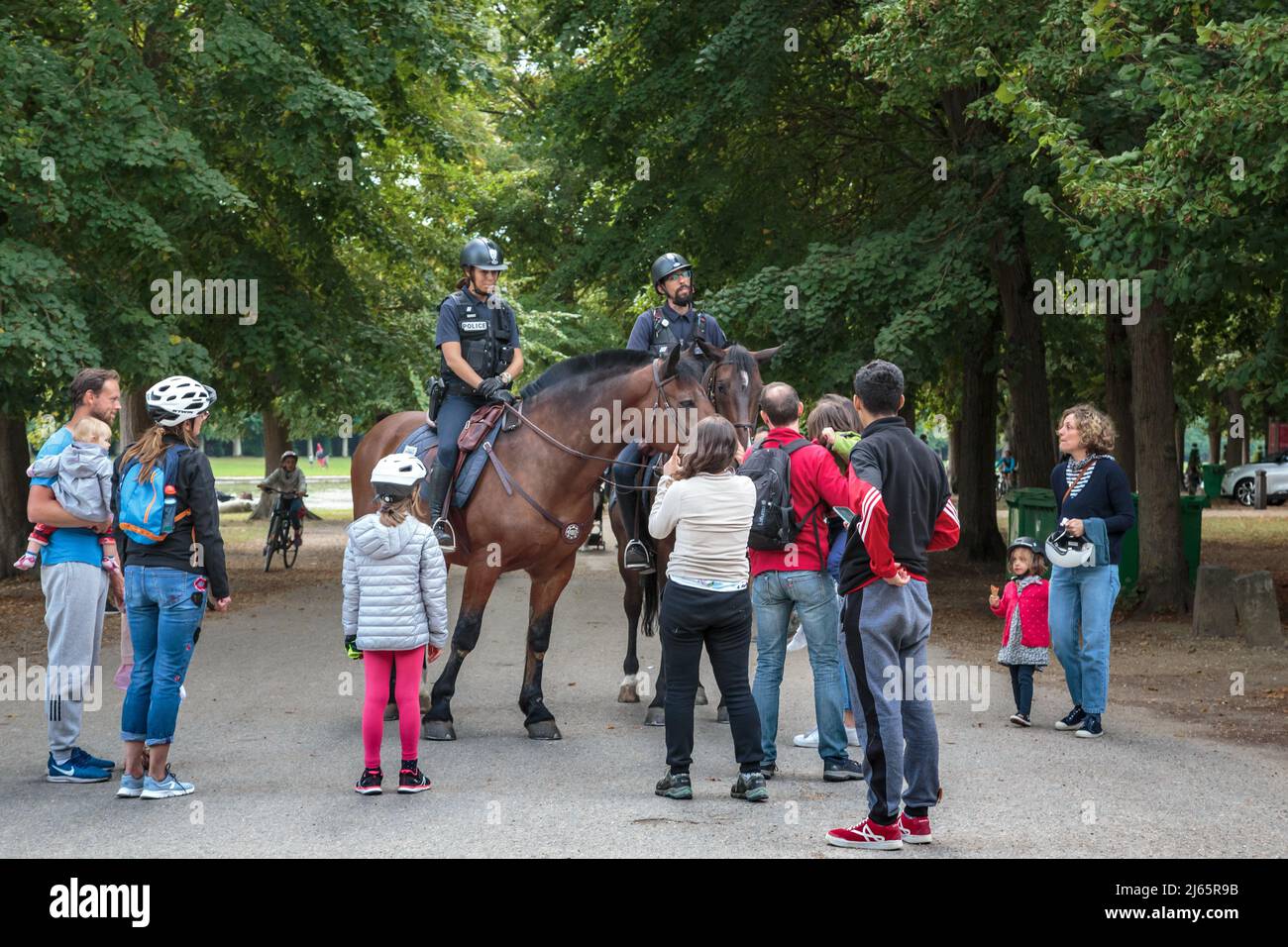 Police scene france hi-res stock photography and images - Alamy