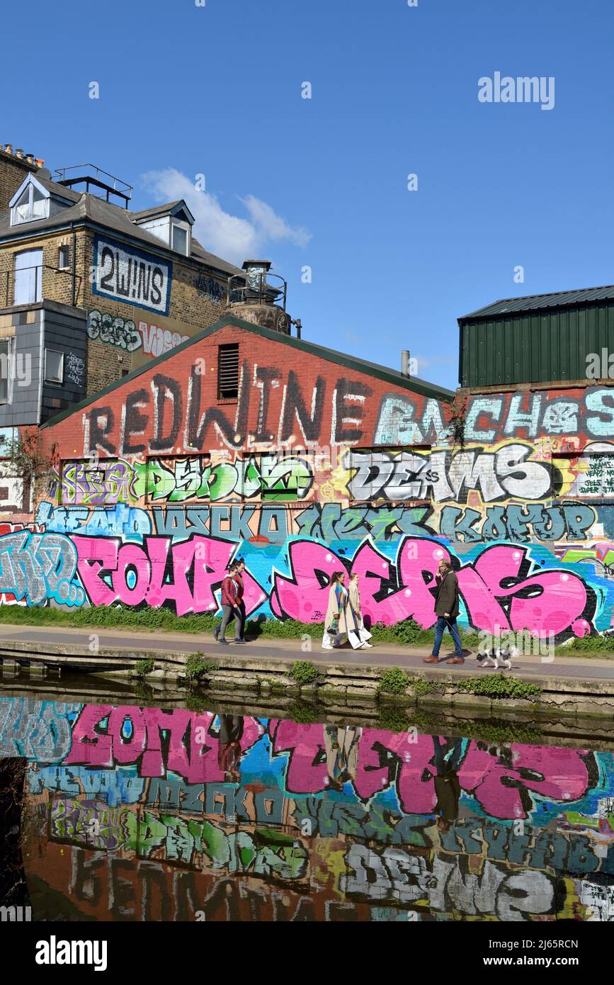 Regents canal towpath, Cambridge Heath, Hoxton, Bethnal Green, Hackney ...