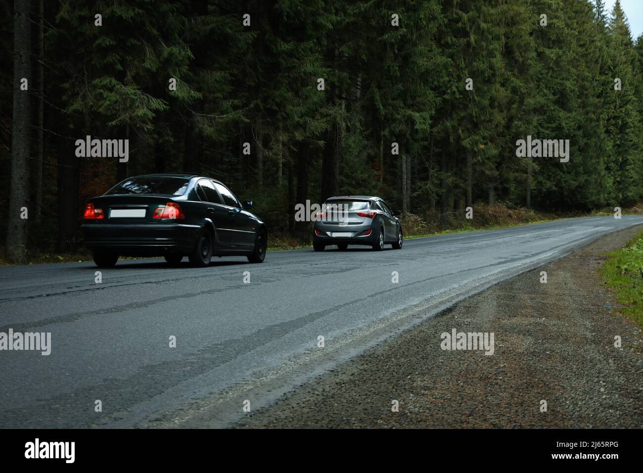 Cars drive along tree hi-res stock photography and images - Alamy