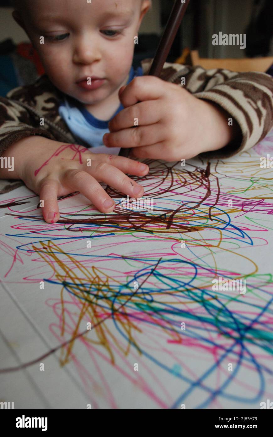 Little boy drawing Stock Photo - Alamy