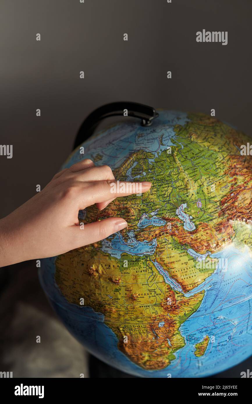 Finger pointing on map hi-res stock photography and images - Alamy