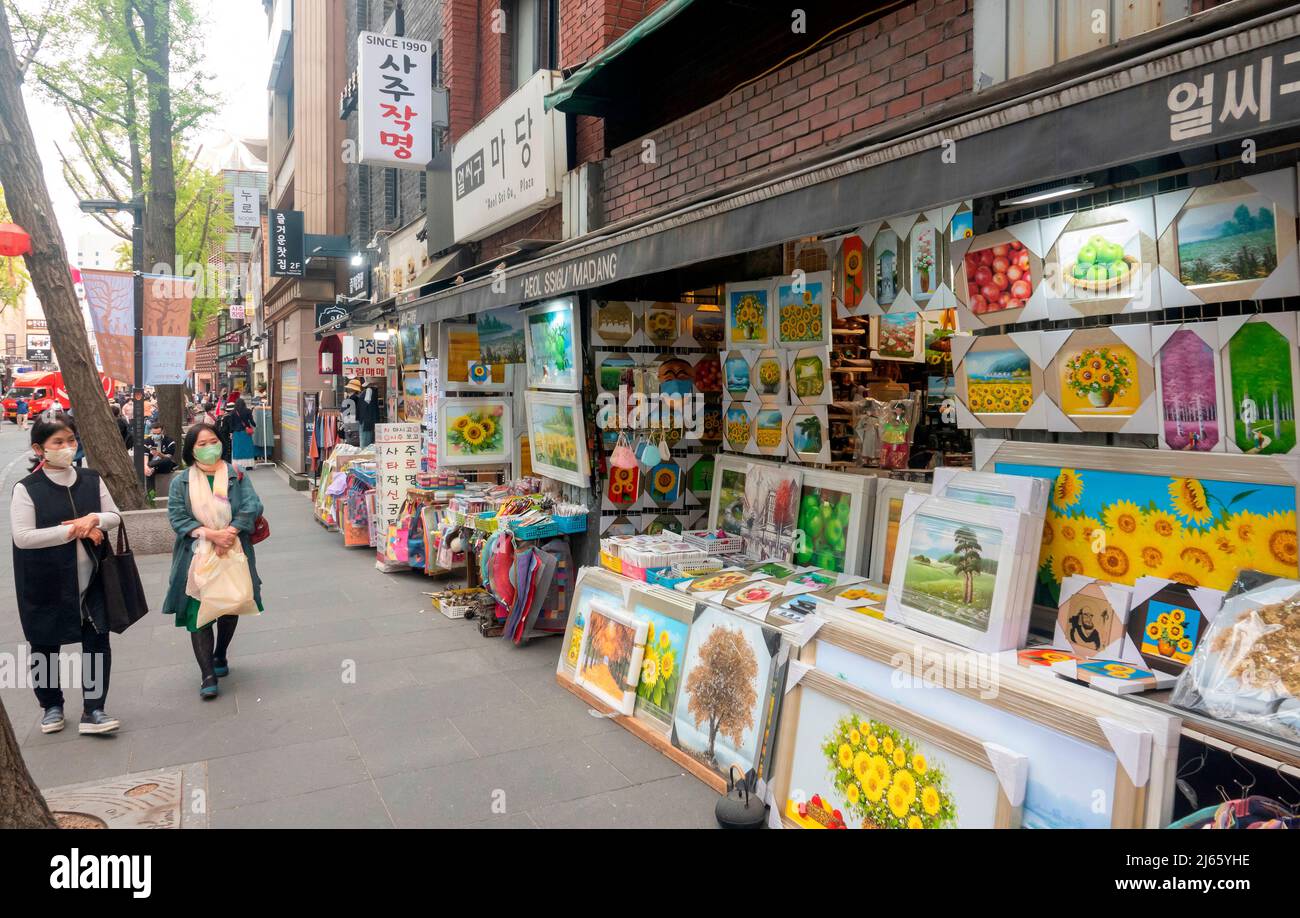 Insadong, April 21, 2022 : The Insadong street in Seoul, South Korea ...