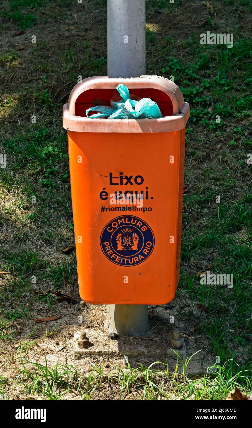 Public garden recycle bin hi-res stock photography and images - Alamy